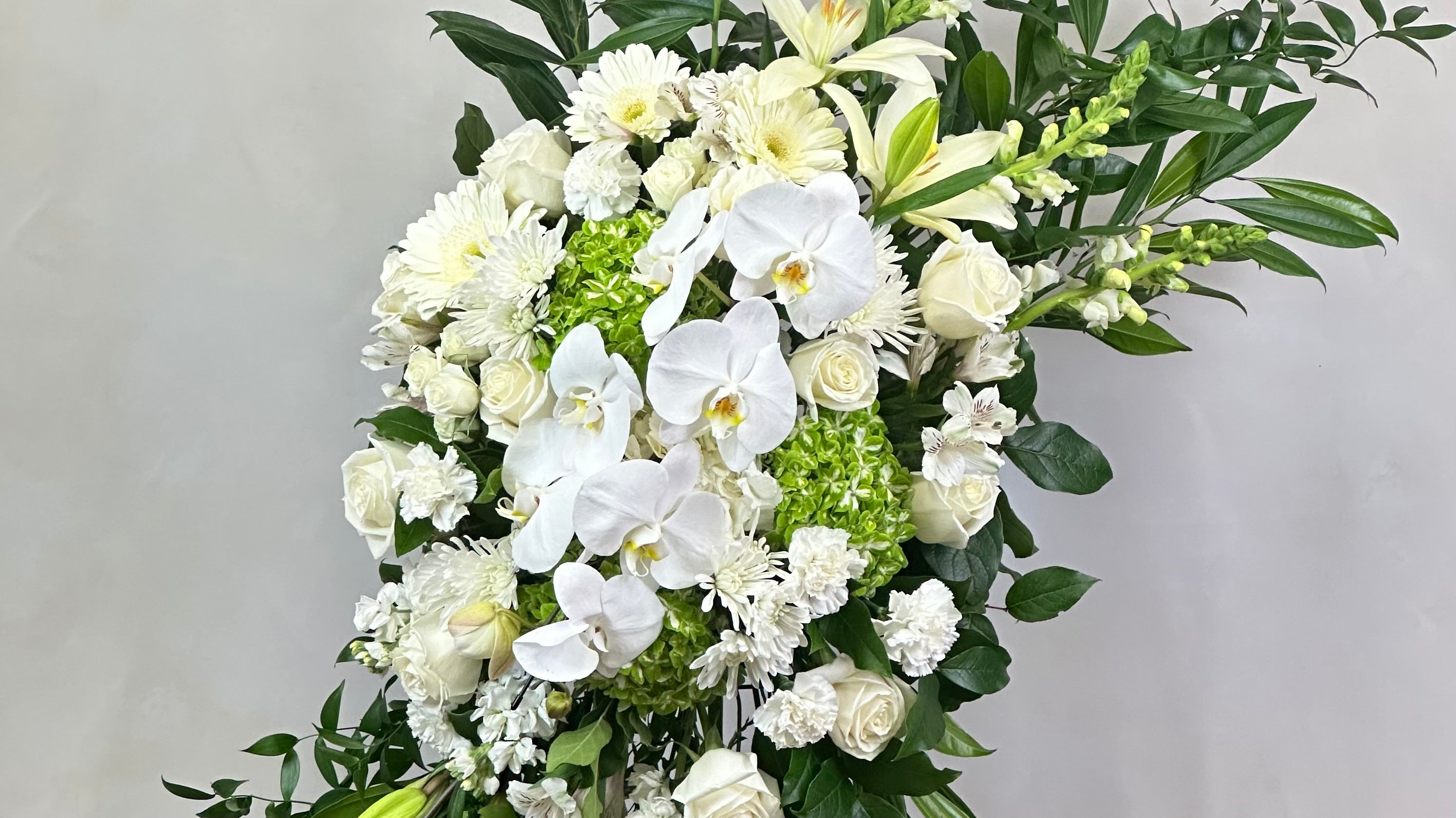 Expressing Compassion and Sympathy Through Elegant Funeral Flowers in ...