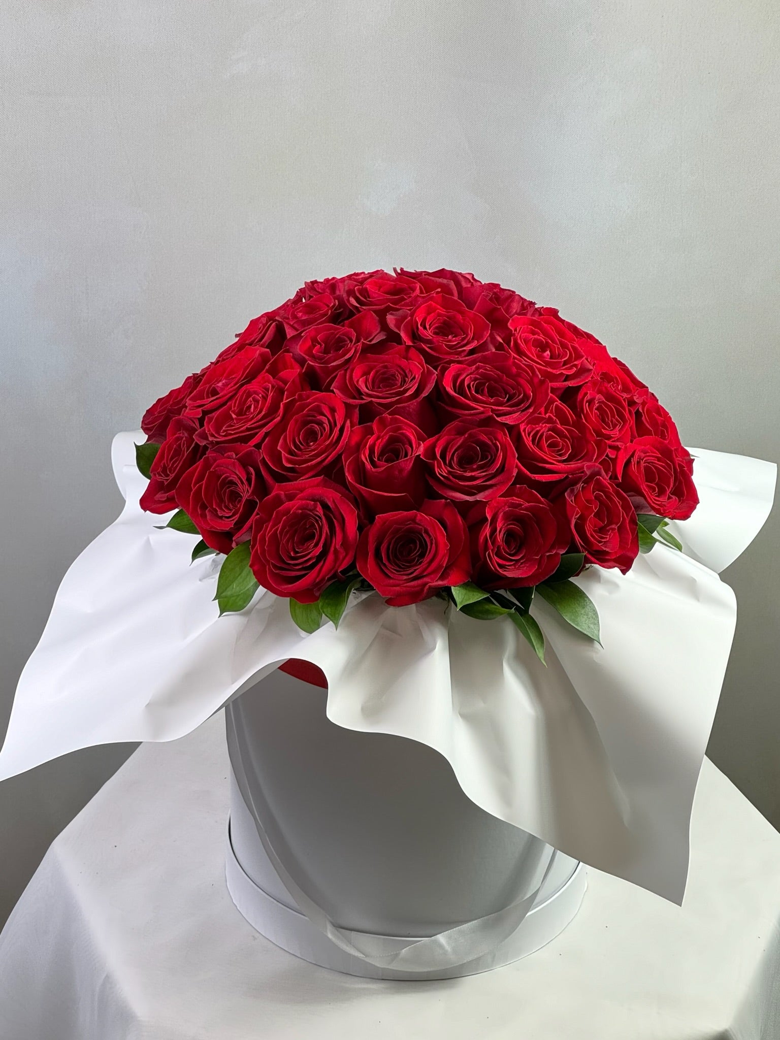 Round box of Roses – Imagine Flowers